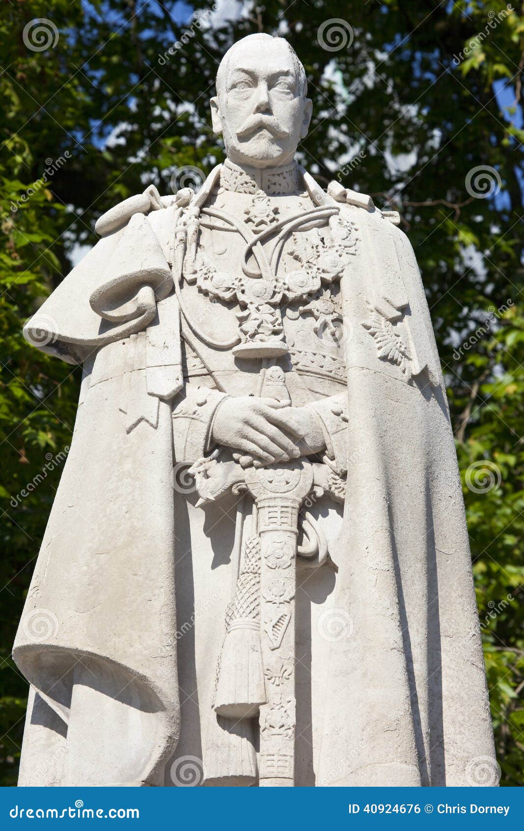 King George V Statue in London Stock Photo - Image of monarchy ...