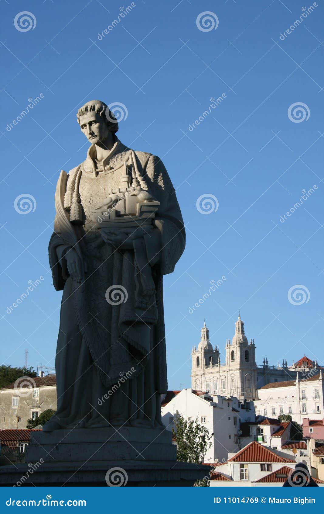 King Manuel I Statue, Lisbon Stock Image - Image of building, blue ...