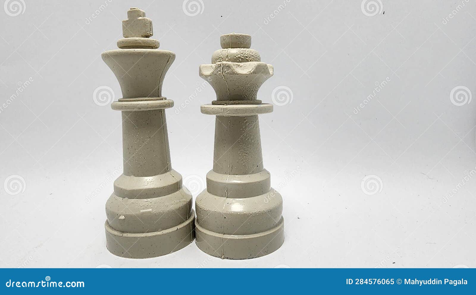 King And Queen Concept In Chess Pieces, King And Queen, Plastic Chess ...