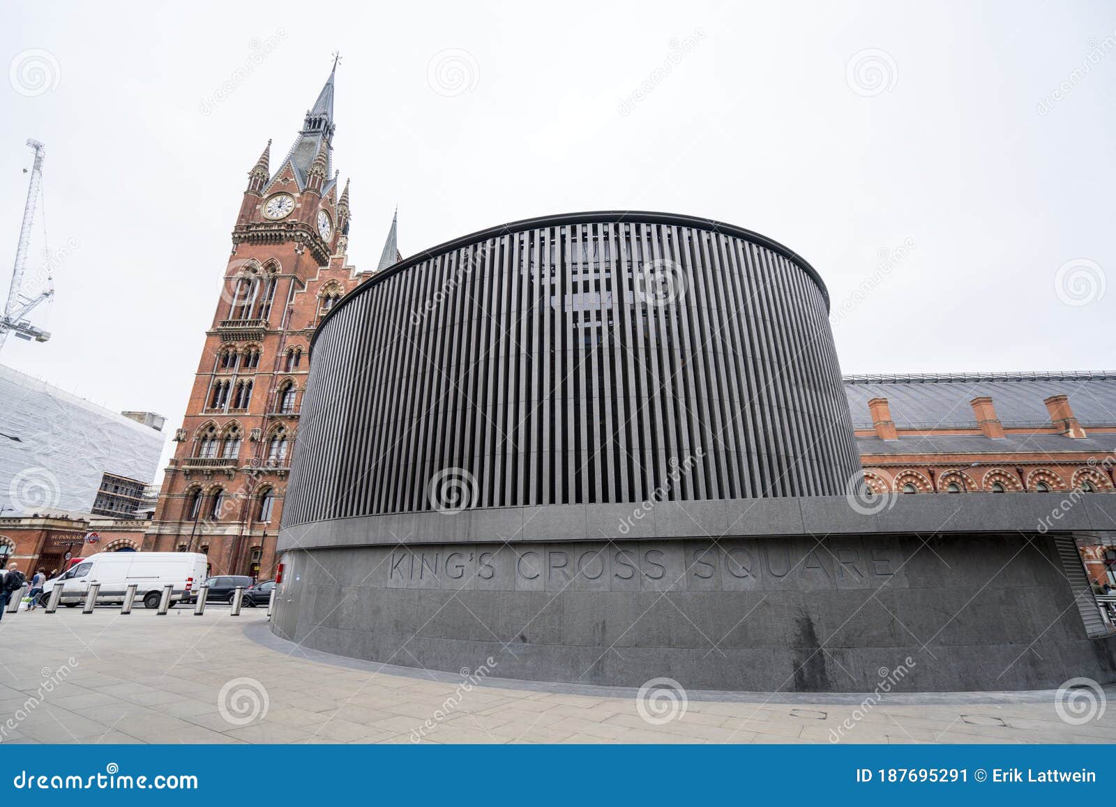 Kings Cross Square in London - LONDON, ENGLAND - SEPTEMBER 14, 2016 ...