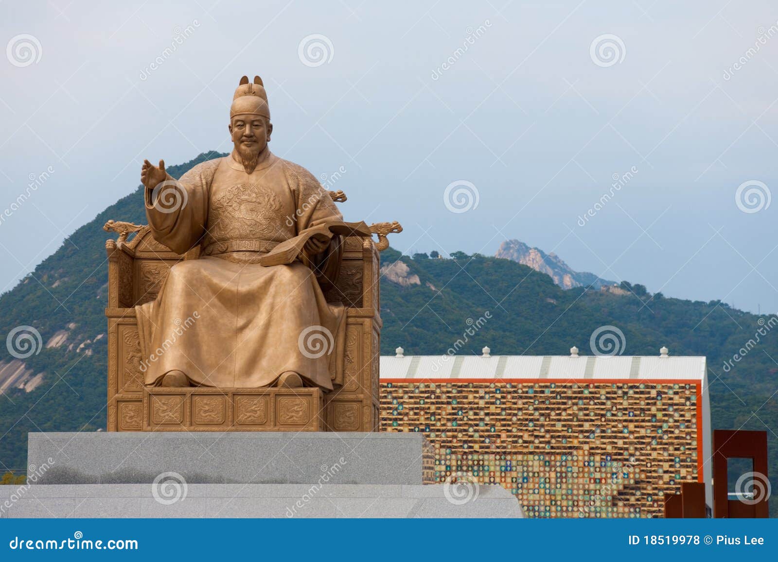 King Sejong Statue Mountain Stock Photo - Image of downtown, wang: 18519978