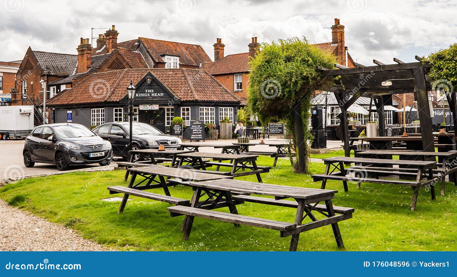 The Kings Head Pub on the Bank of the River Bure in the Village of ...