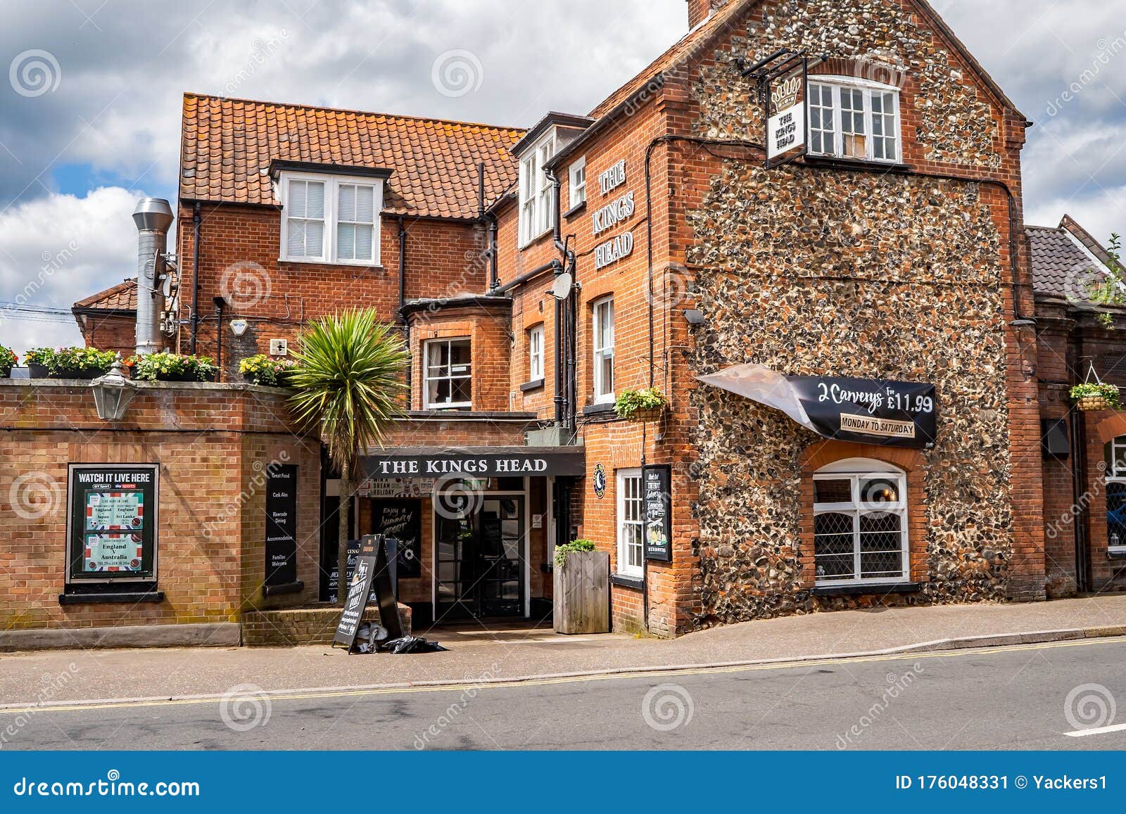 Kings Head Pub, Wroxham, Norfolk Editorial Photo - Image of wroxham ...