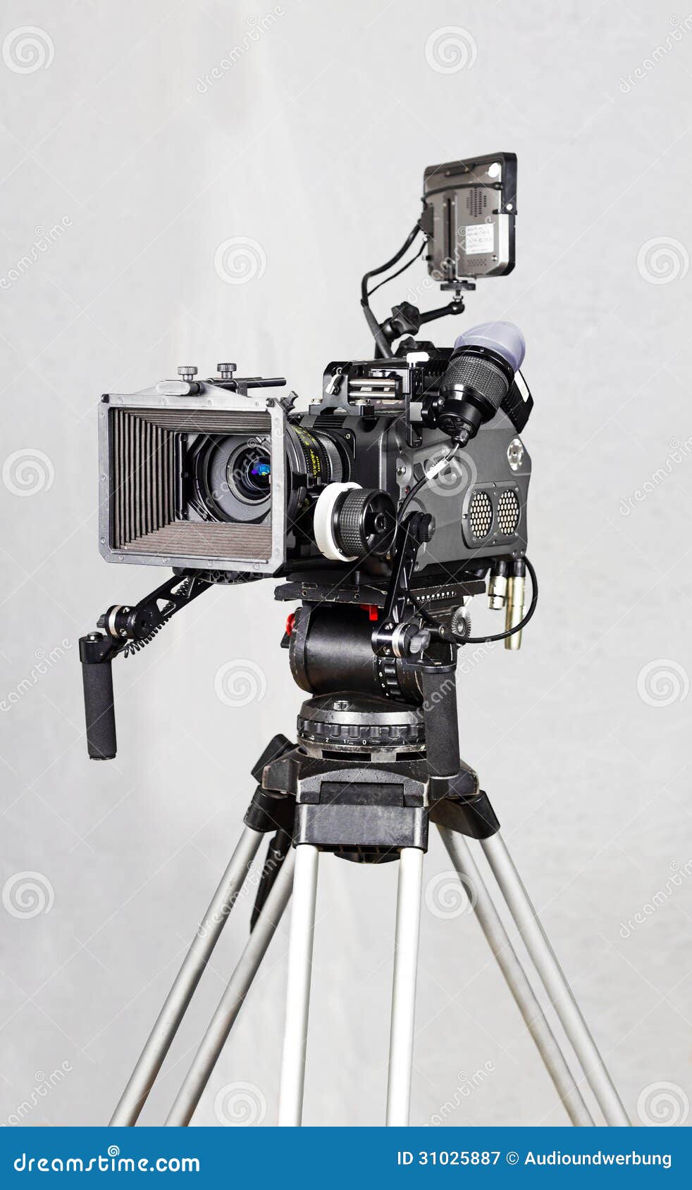 Kinofilmkamera stockbild. Bild von objektiv, kamera, sendung - 31025887