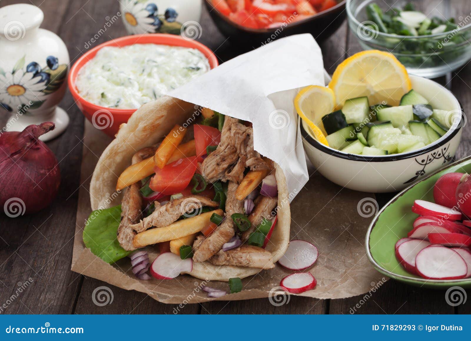 Kip Doner Kebab stock afbeelding. Image of bereid, grieks - 71829293
