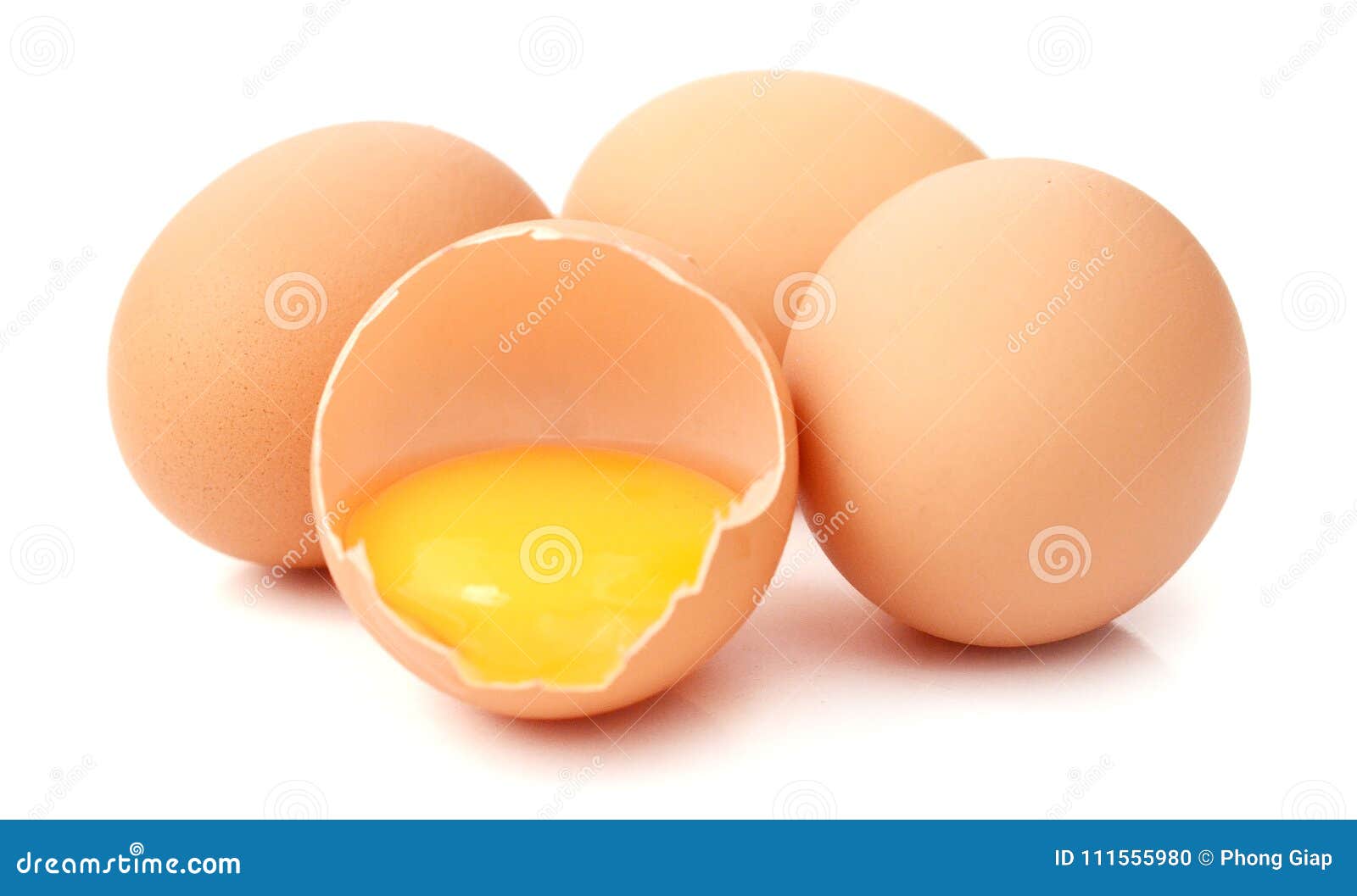 Kippenei met dooier stock foto. Image of voedingsmiddelen - 111555980