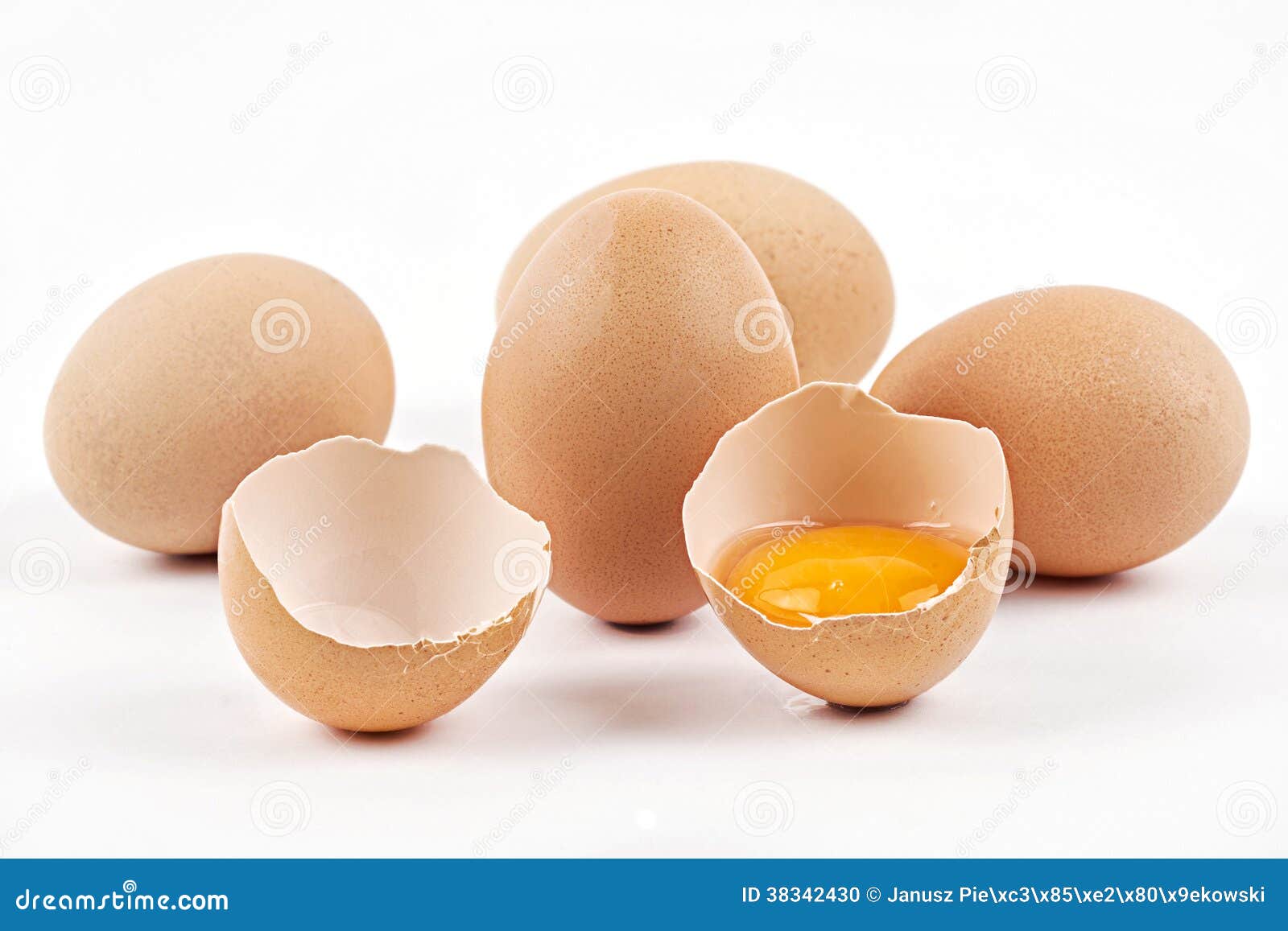 Kippeneieren Met Gebroken Ei Stock Foto - Image of gebroken, eieren ...