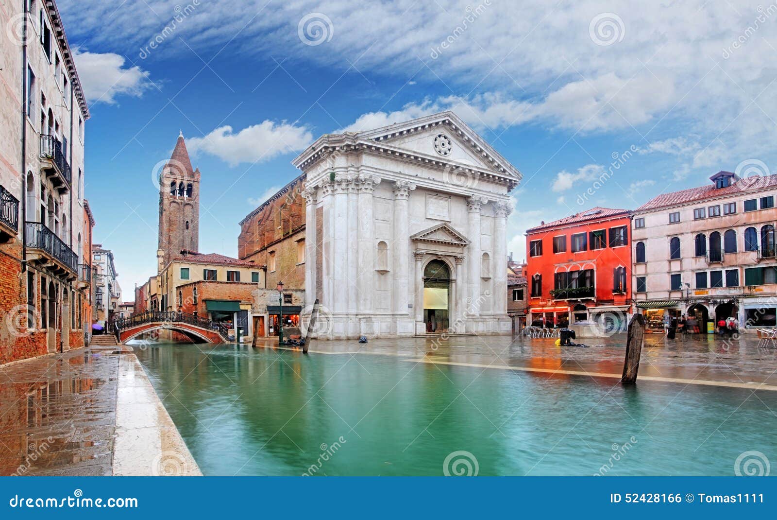 Kirche Und Kanal in Venedig - Campo San Barnaba Stockfoto - Bild von ...