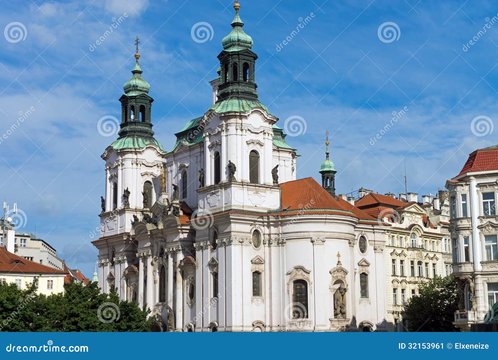 Kirchen-St. Nicolas in Prag Stockbild - Bild von tschechisch, tourist ...
