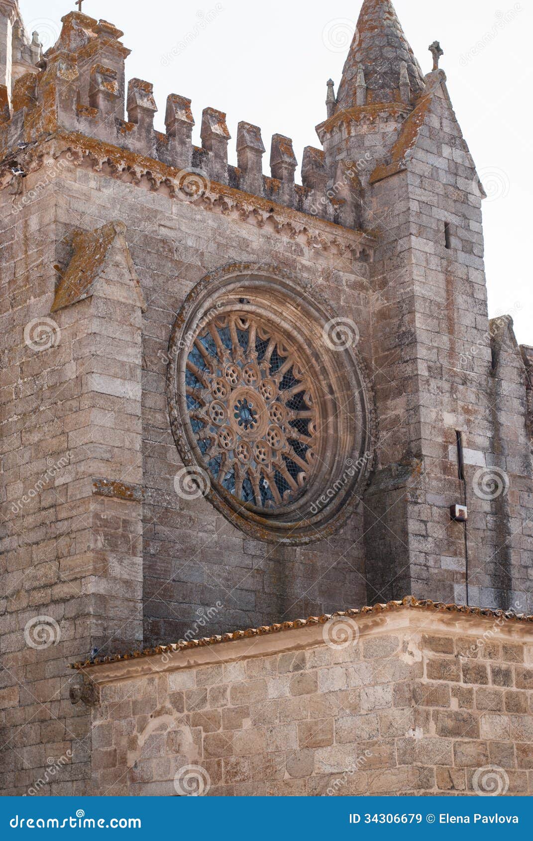 Kirchenfassade in Evora stockbild. Bild von religion - 34306679