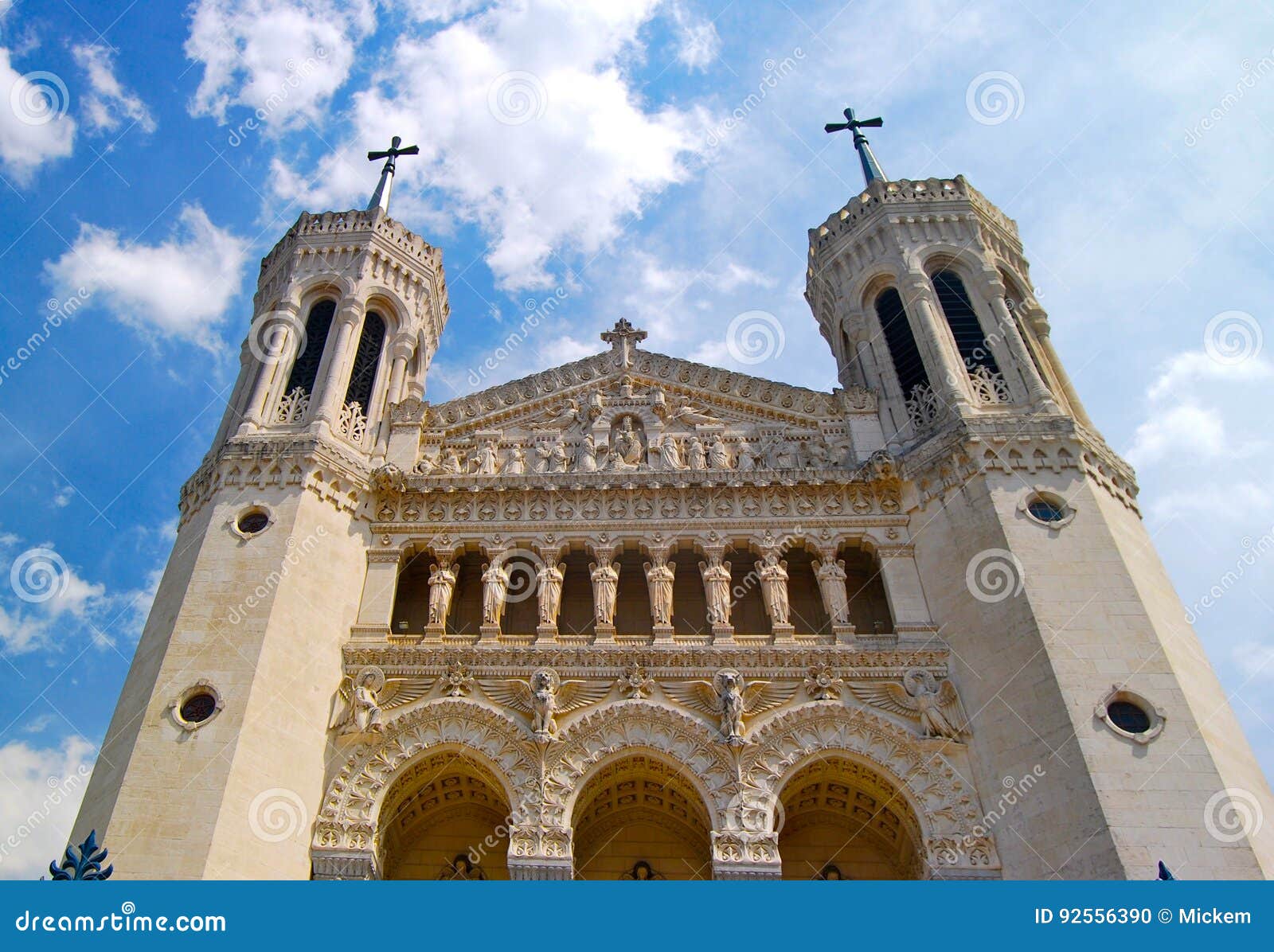 Kirchenfassade Frankreich stockfoto. Bild von berühmt - 92556390