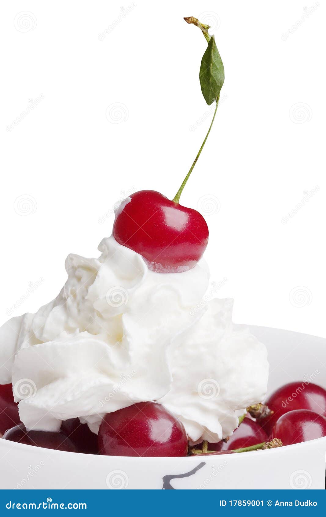 Kirsche in der Sahne stockbild. Bild von glas, hell, frisch - 17859001