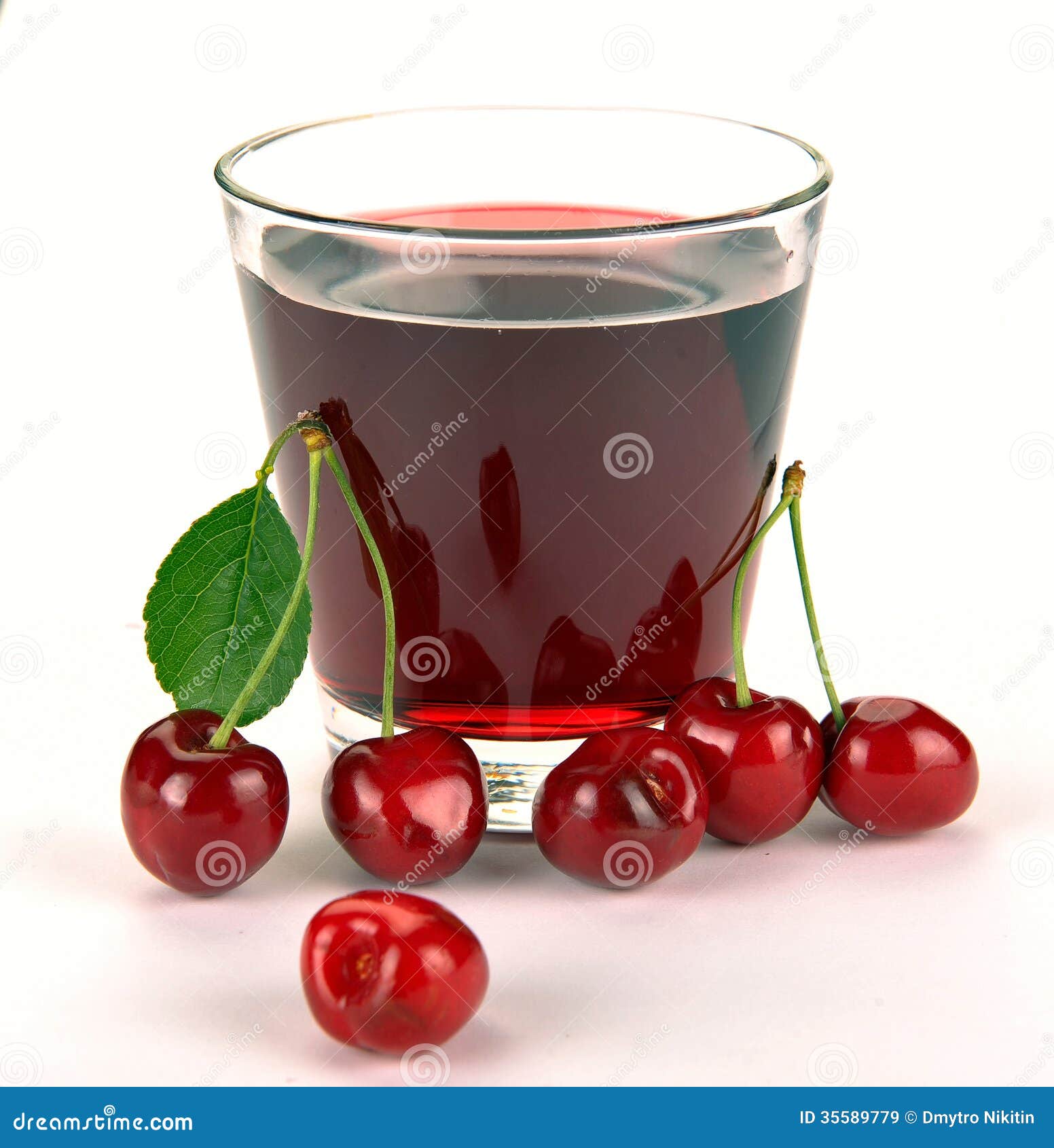 Kirschsaft in einem Glas stockbild. Bild von essen, frucht - 35589779