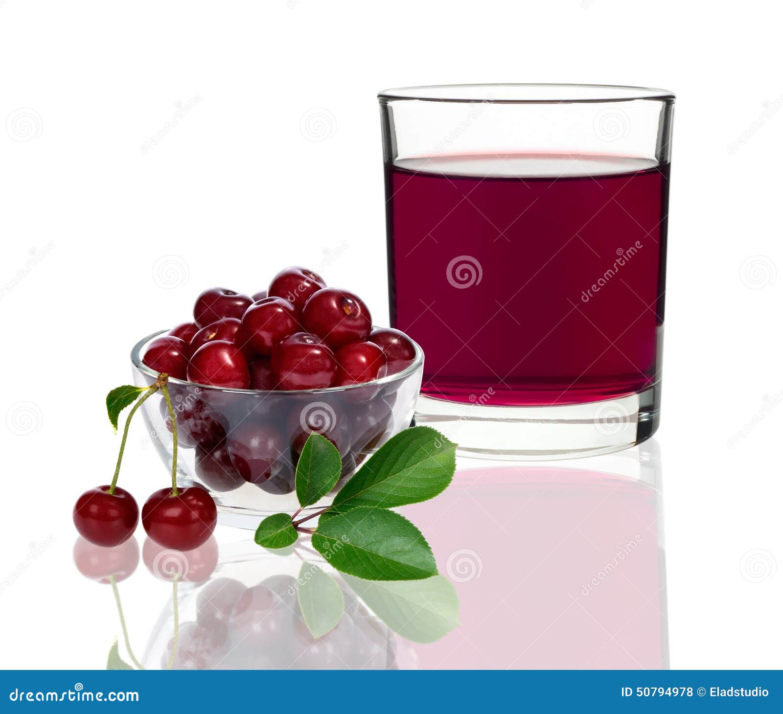 Kirschsaft in Einem Glas Mit Kirschen Stockfoto - Bild von getränke ...