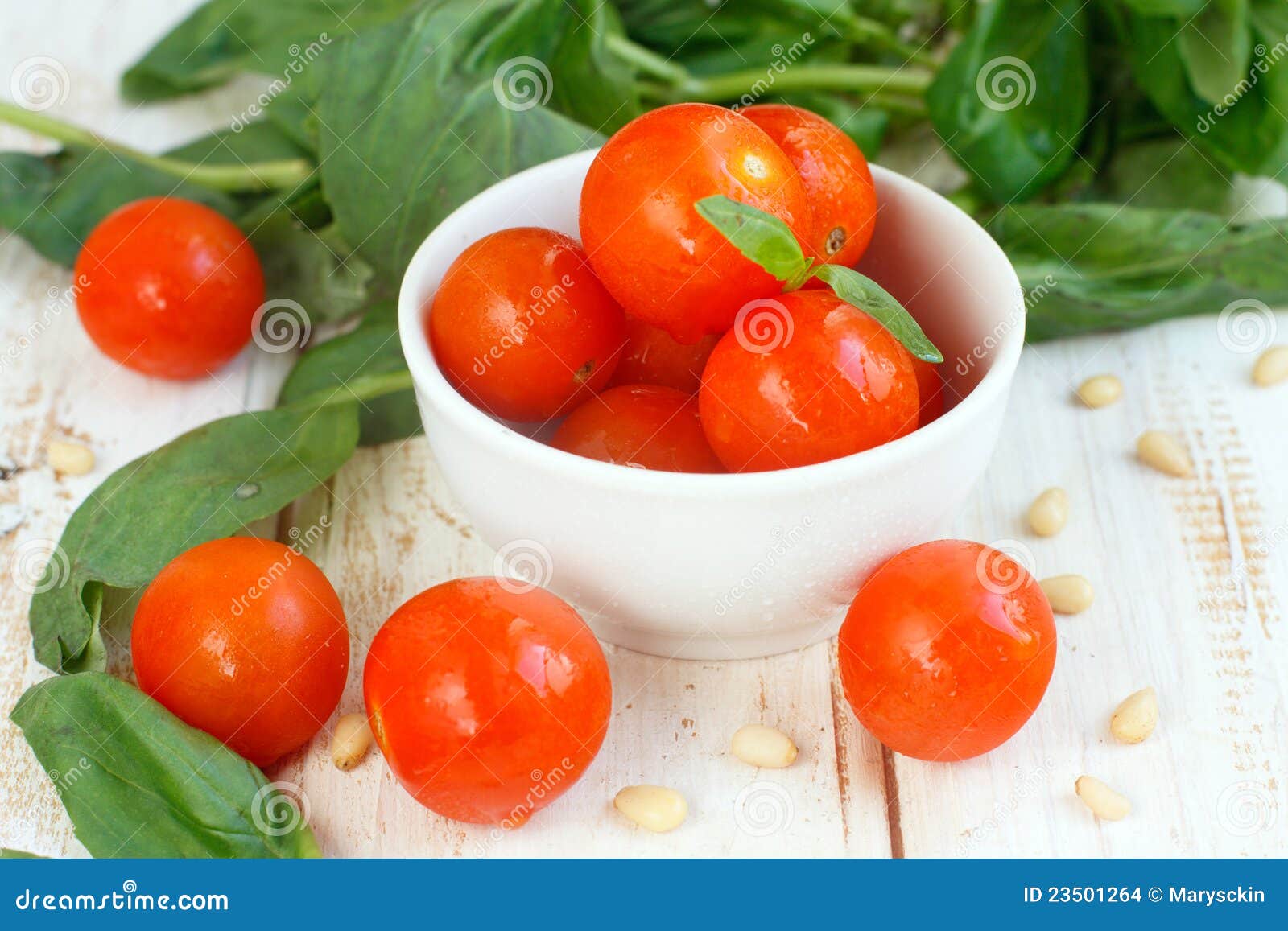 Kirschtomate stockfoto. Bild von mahlzeit, muttern, schüssel - 23501264