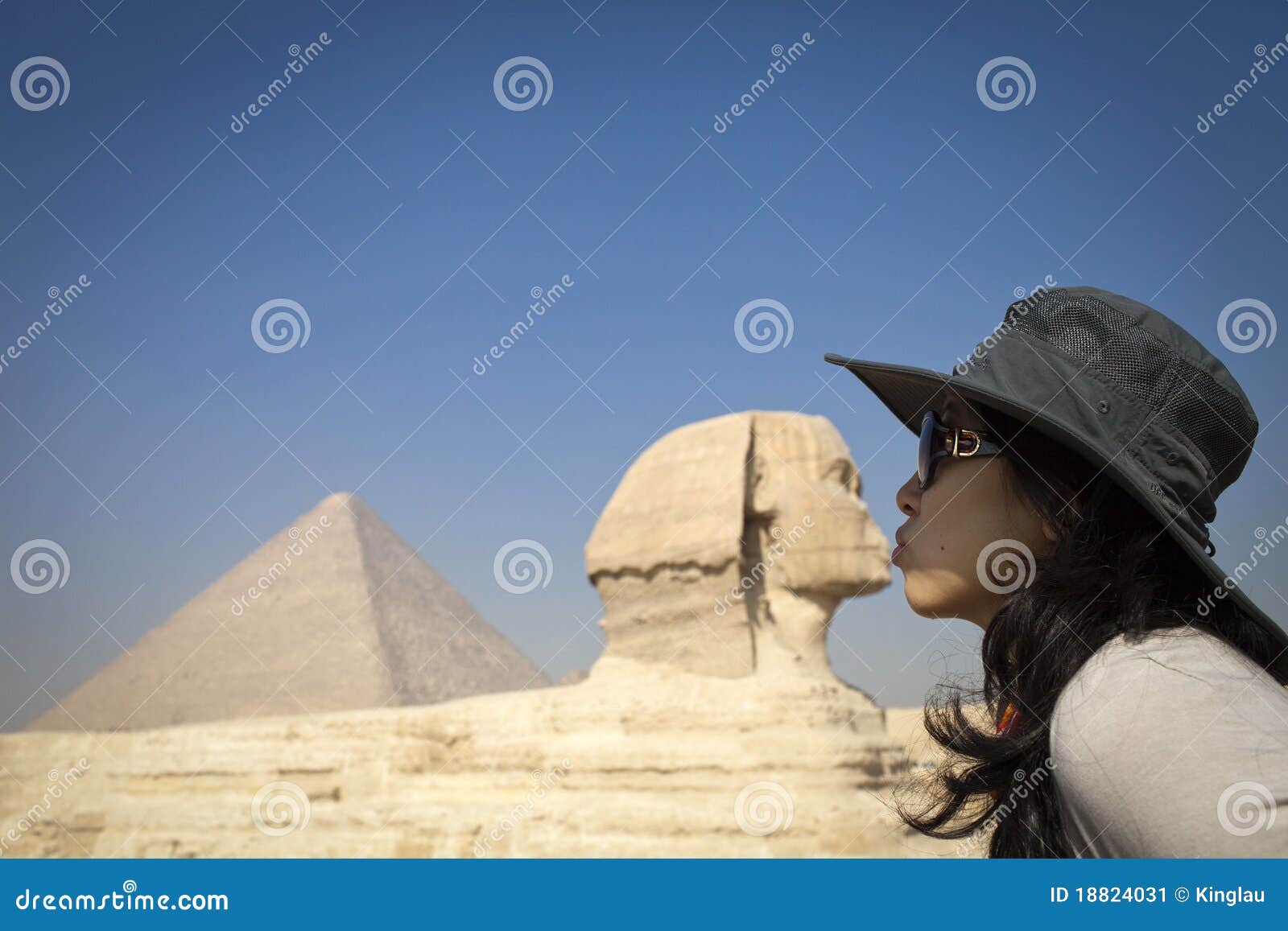 Kiss SPHINX and PYRAMID editorial photo. Image of gizeh - 18824031