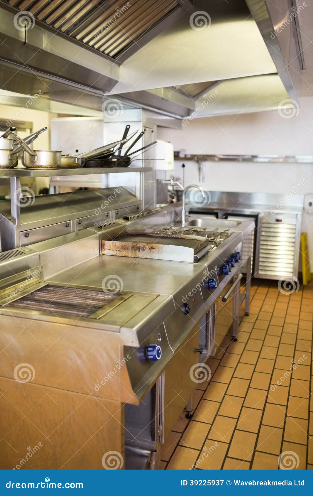 Kitchen in the restaurant stock image. Image of stove - 39225937