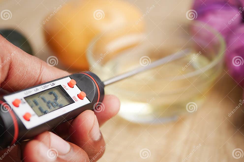Kitchen Thermometer Designed for Measuring Oil Temperature Accurately ...