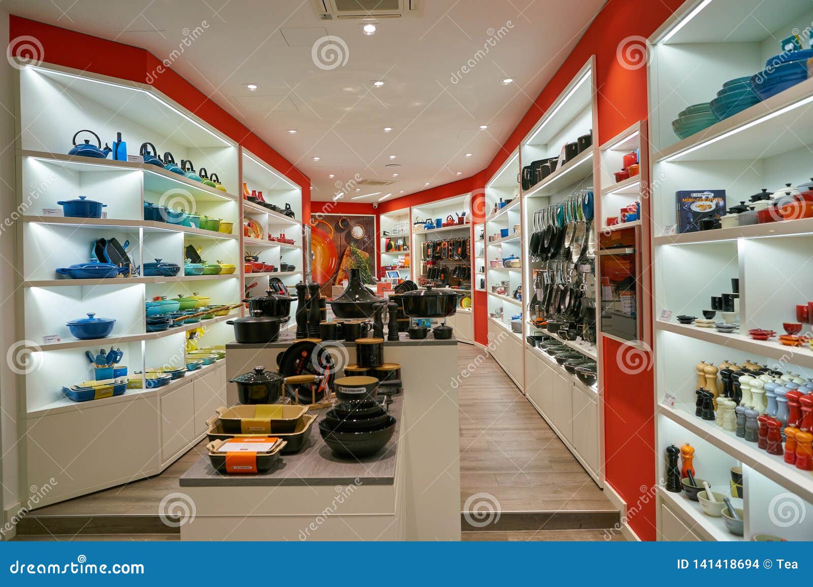 Kitchenware editorial stock image. Image of kitchen - 141418694