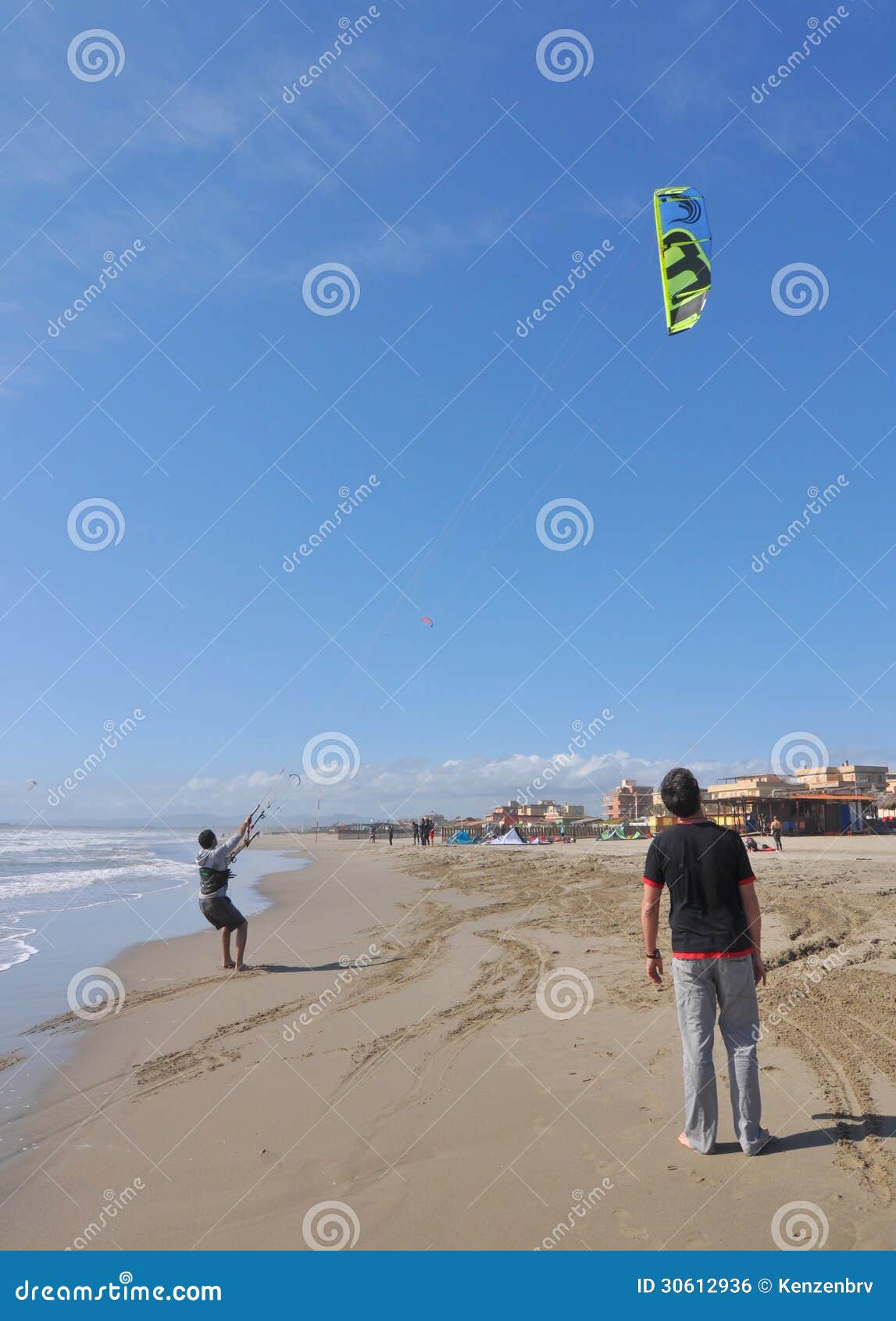 Kiteboarding lesson editorial photo. Image of kiteboarding - 30612936
