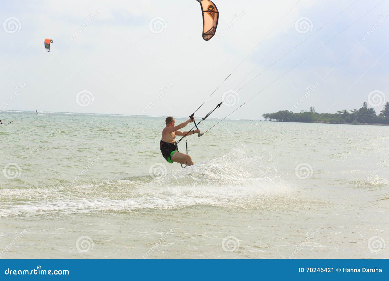Kitesurfing En La Isla De Koh Samui 31 De Enero De 2015 Foto editorial ...
