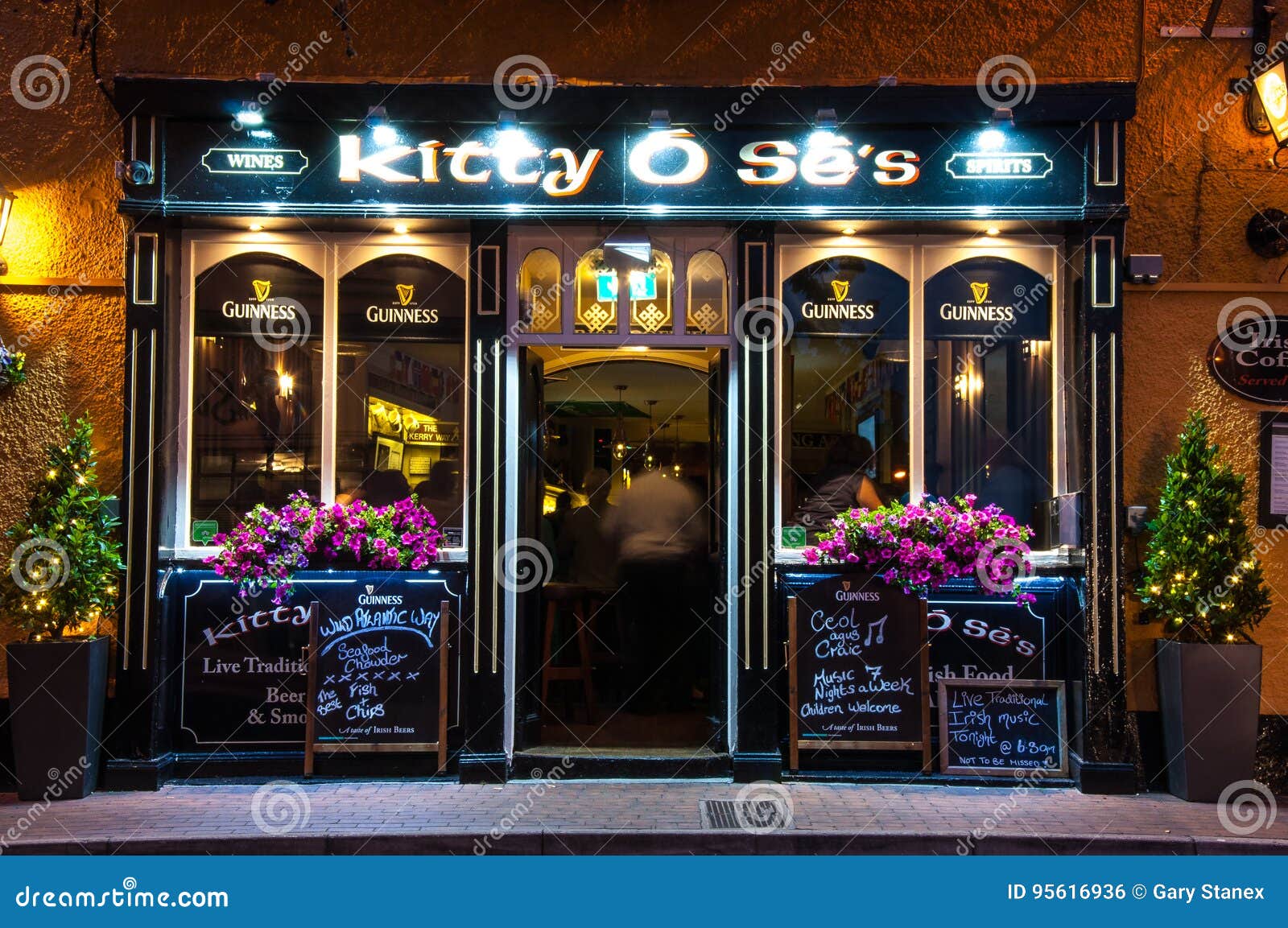 Kitty Ose`s Bar, Kindle, Ireland Editorial Photo - Image of kitty ...