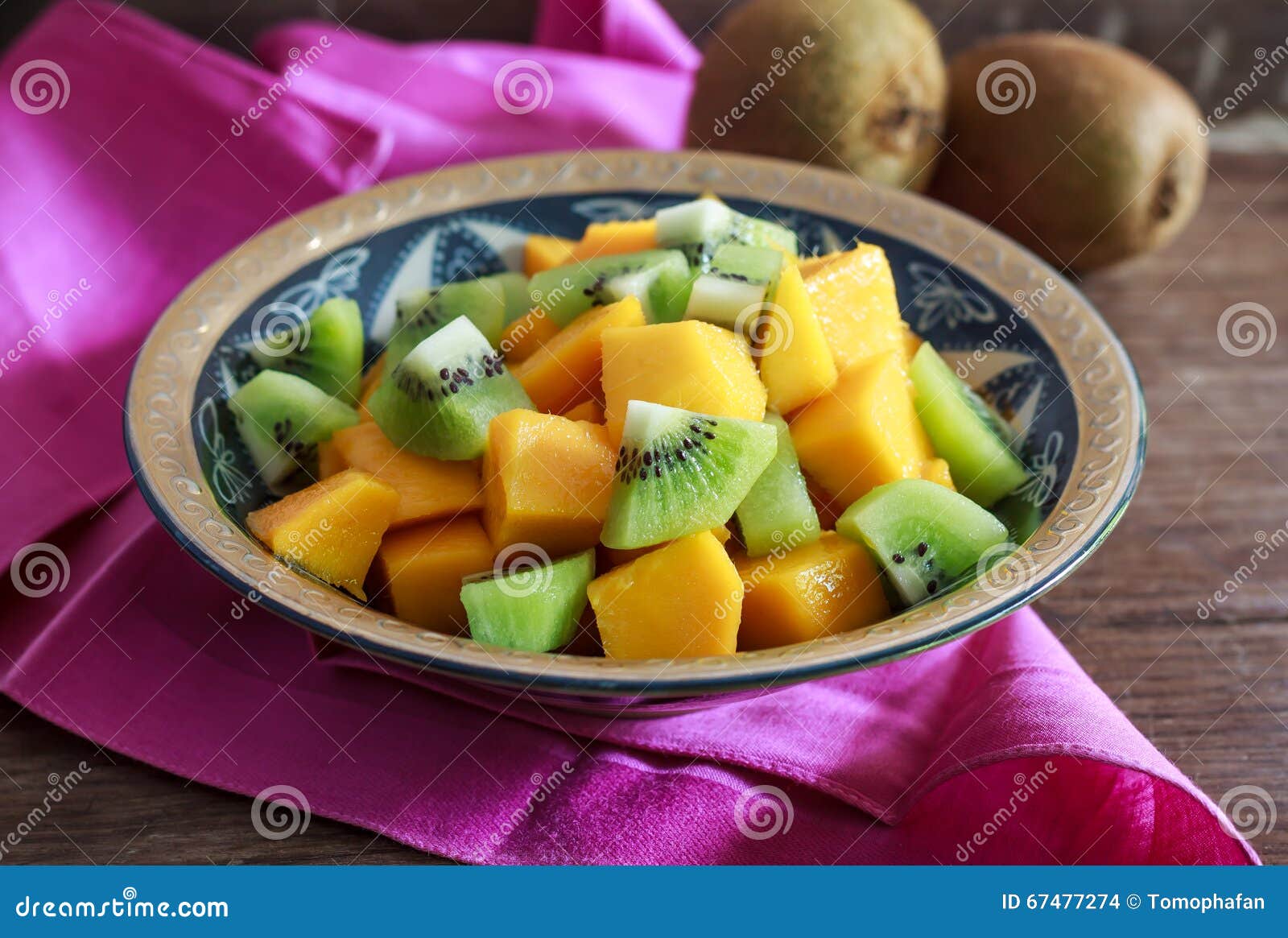 Kiwi Con El Mango Preparado Foto de archivo - Imagen de indio, fruta ...