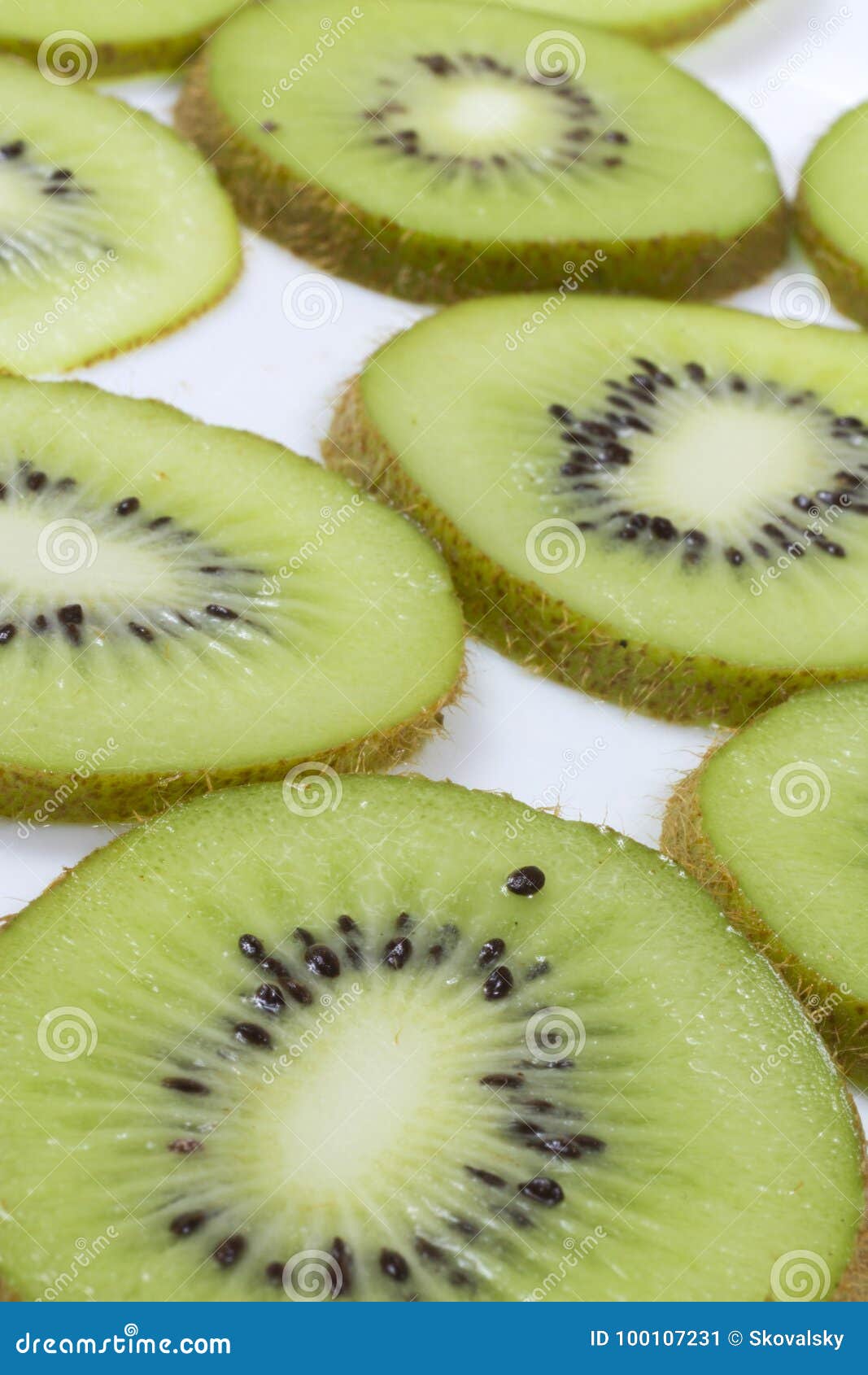 Kiwi fruit slices stock image. Image of diet, slice - 100107231