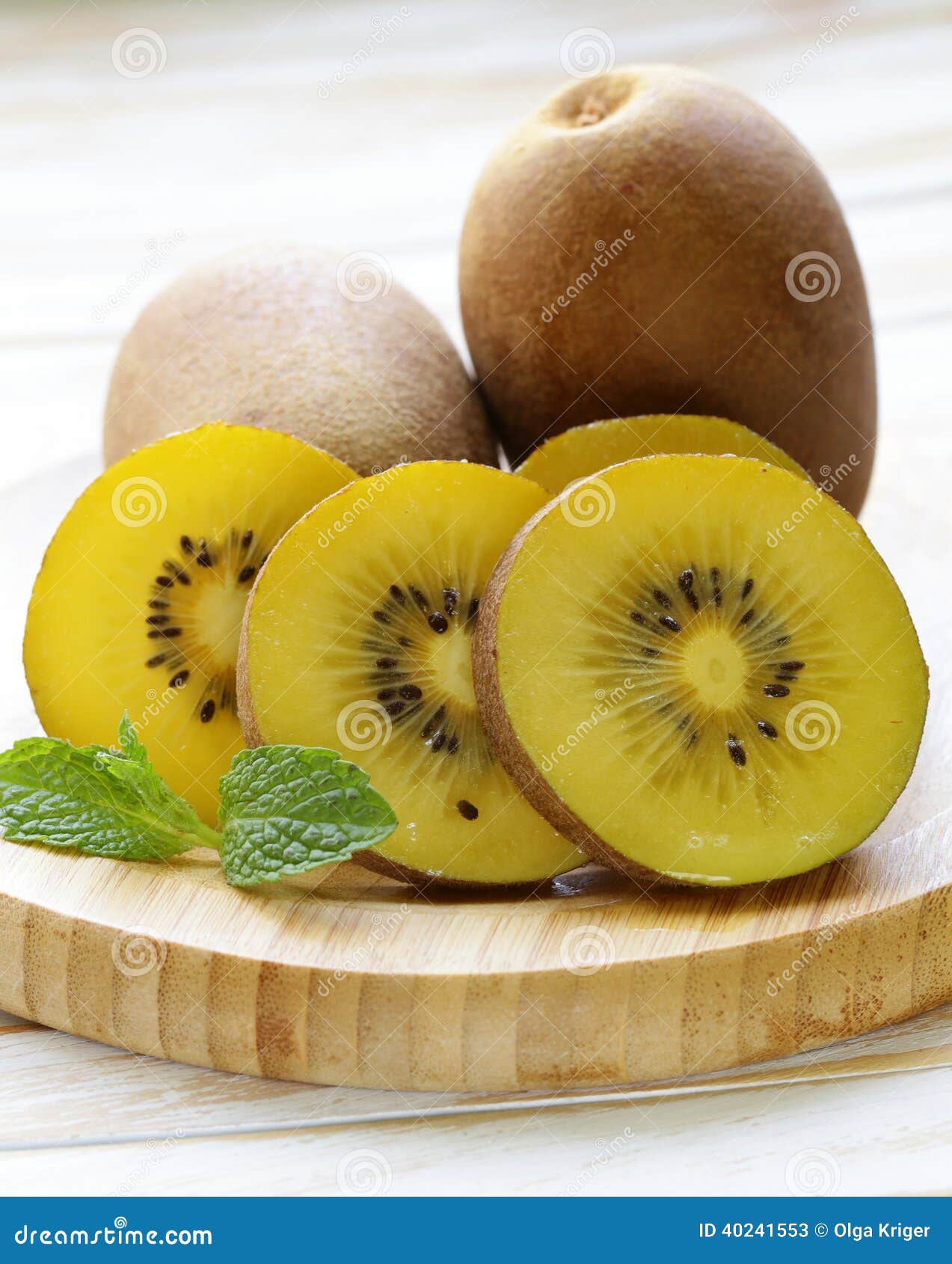 Kiwi jaune mûr image stock. Image du sain, nourriture - 40241553