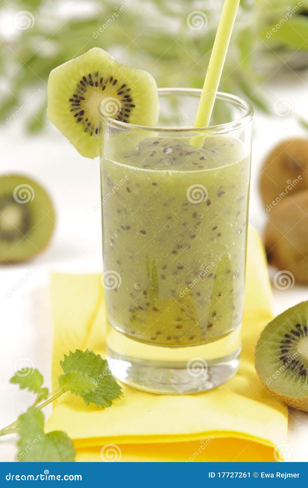 Kiwi smoothie stock image. Image of superfood, limonana - 17727261