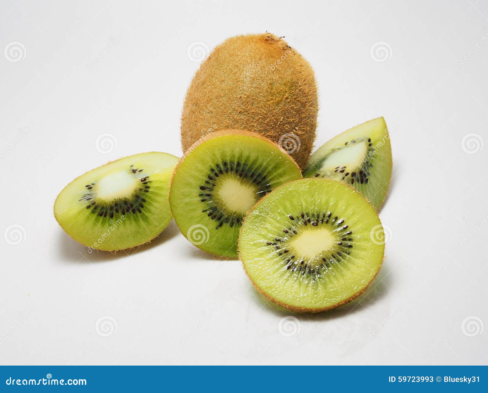 Kiwifrucht getrennt stockbild. Bild von grün, saftig - 59723993