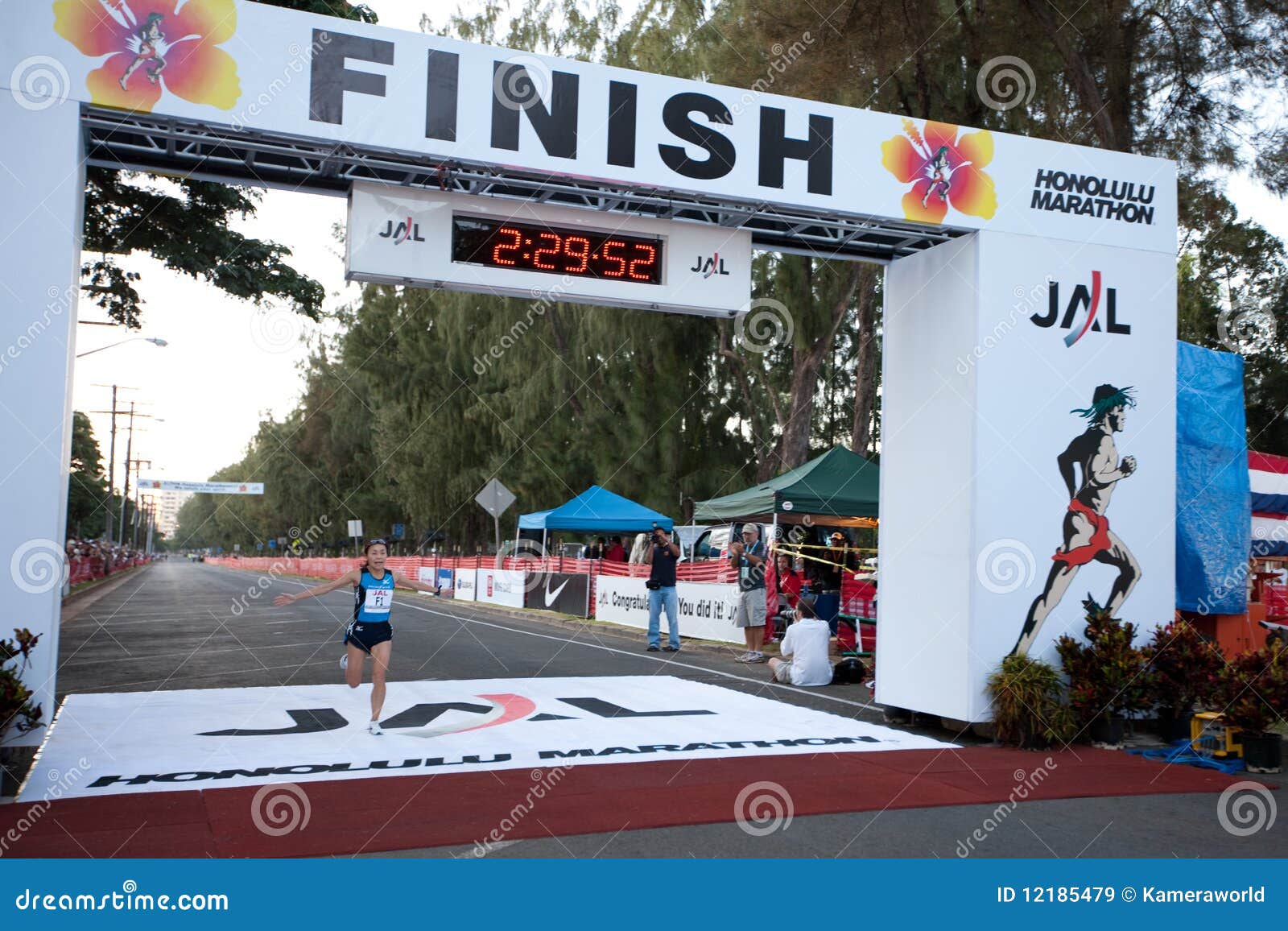 Kiyoko Shimahara at 2009 Honolulu Marathon Editorial Stock Image ...