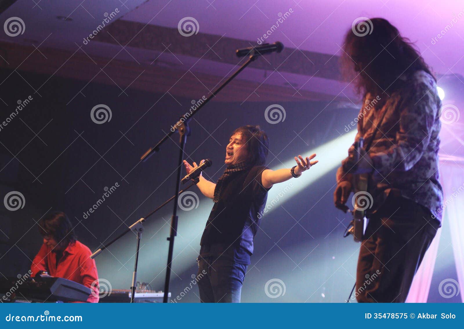 Kla project editorial image. Image of male, java, microphone - 35478575