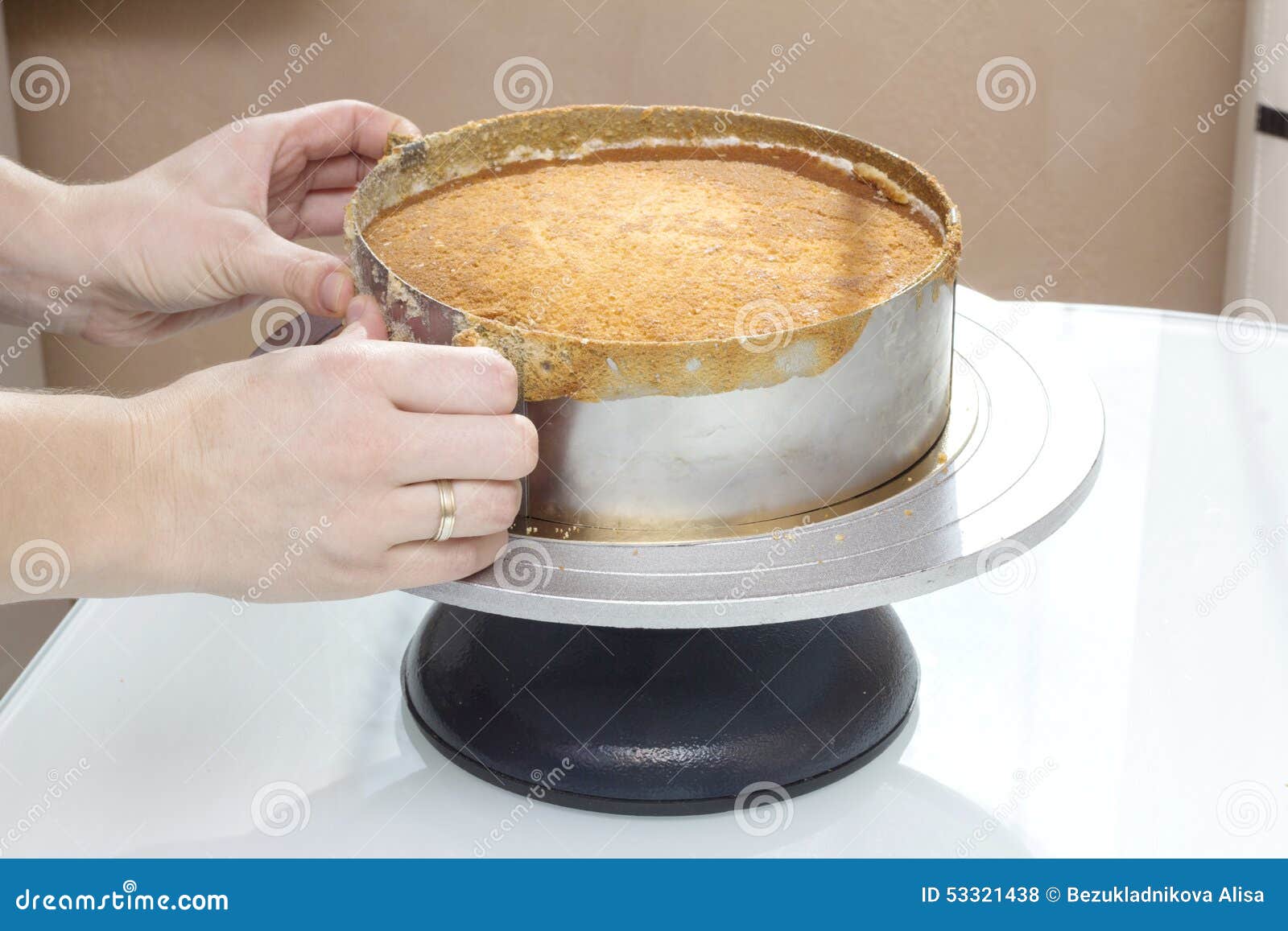 Klaar Cakes Voor De Cake in De Vorm Van Baksel Stock Foto - Image of ...