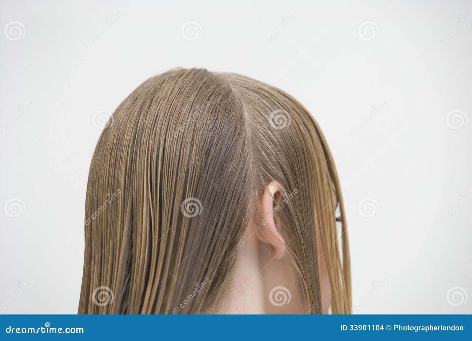 Klant Met Gescheiden Nat Haar Stock Foto - Image of binnen, zorg: 33901104