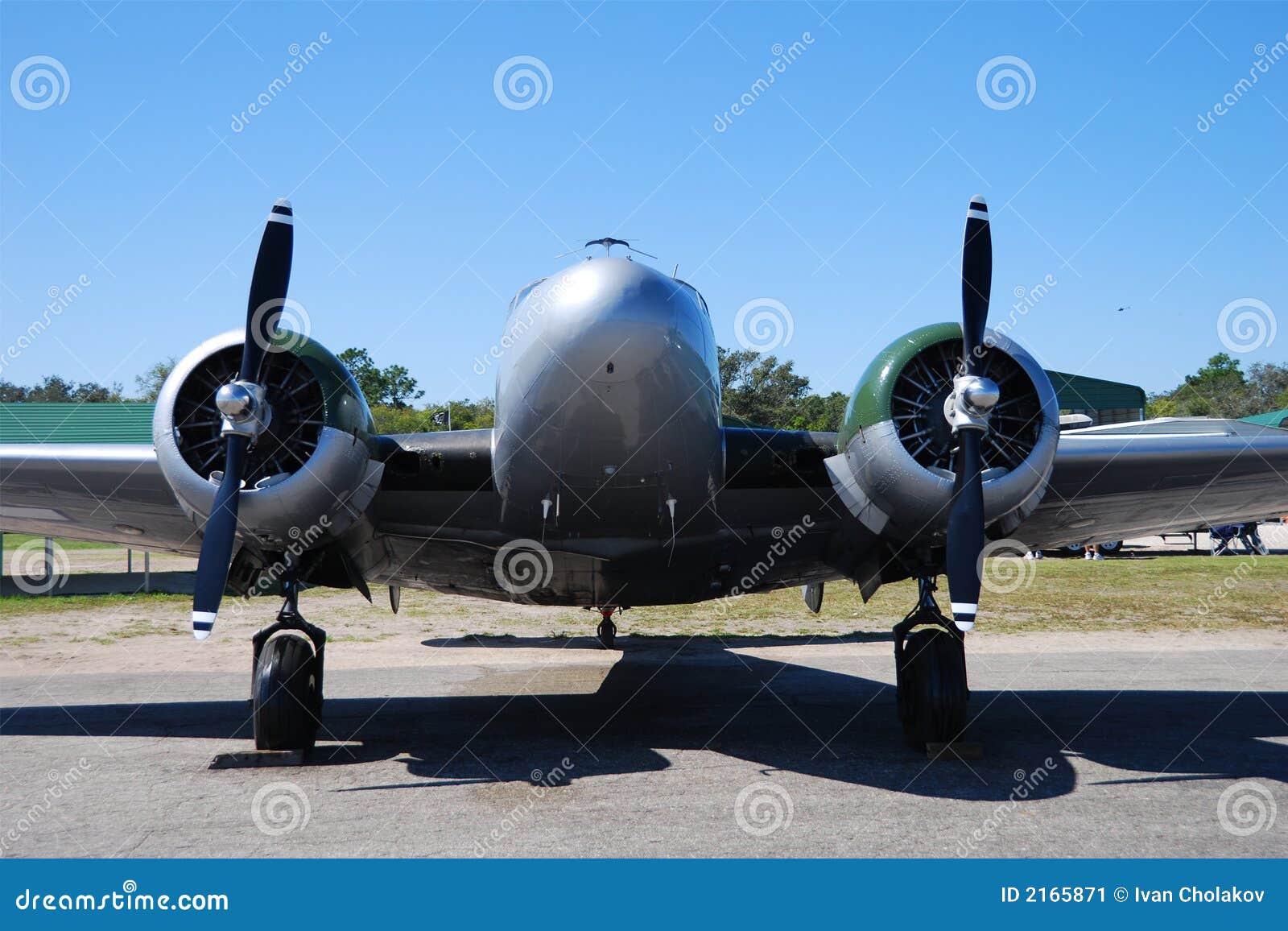 Klassiek Propellervliegtuig Stock Afbeelding - Image of cockpit, neus ...