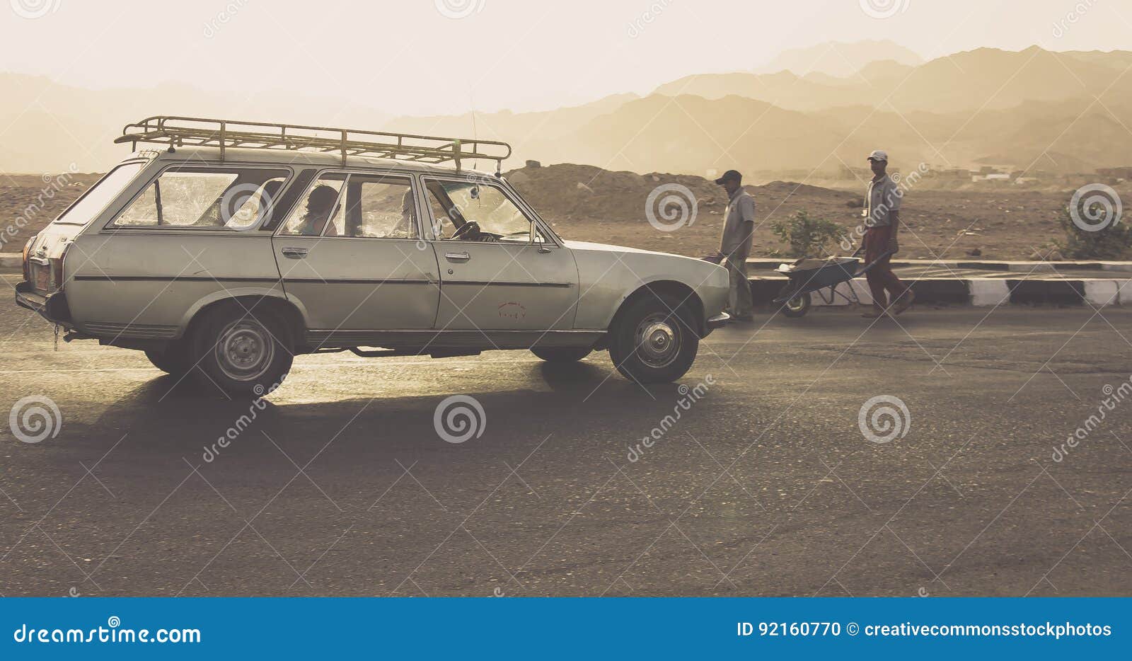 Klassieke Auto Op Straat Picture. Image: 92160770