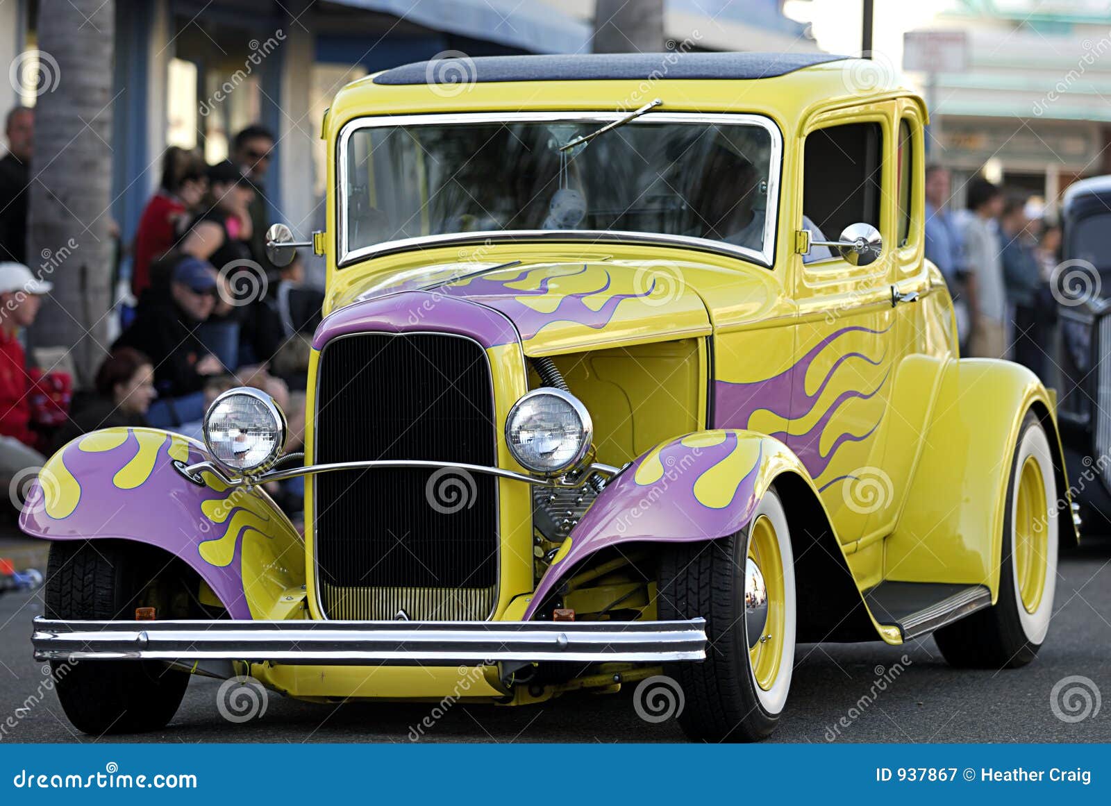 Klassieke Oude Auto: Gele & Roze Vlammen Stock Afbeelding - Image of ...