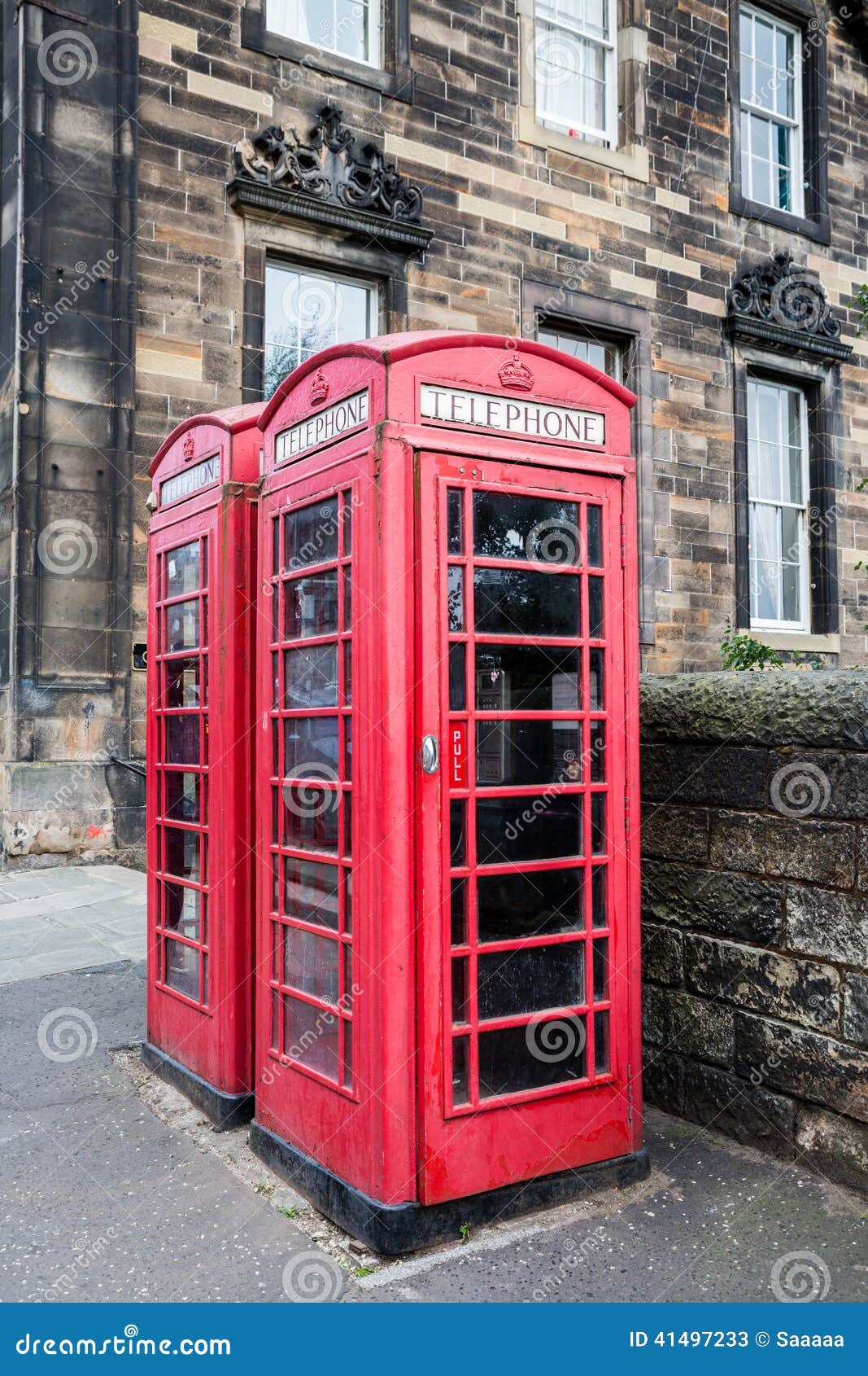 Klassieke Rode Britse Telefooncel in Edinburgh Stock Afbeelding - Image ...