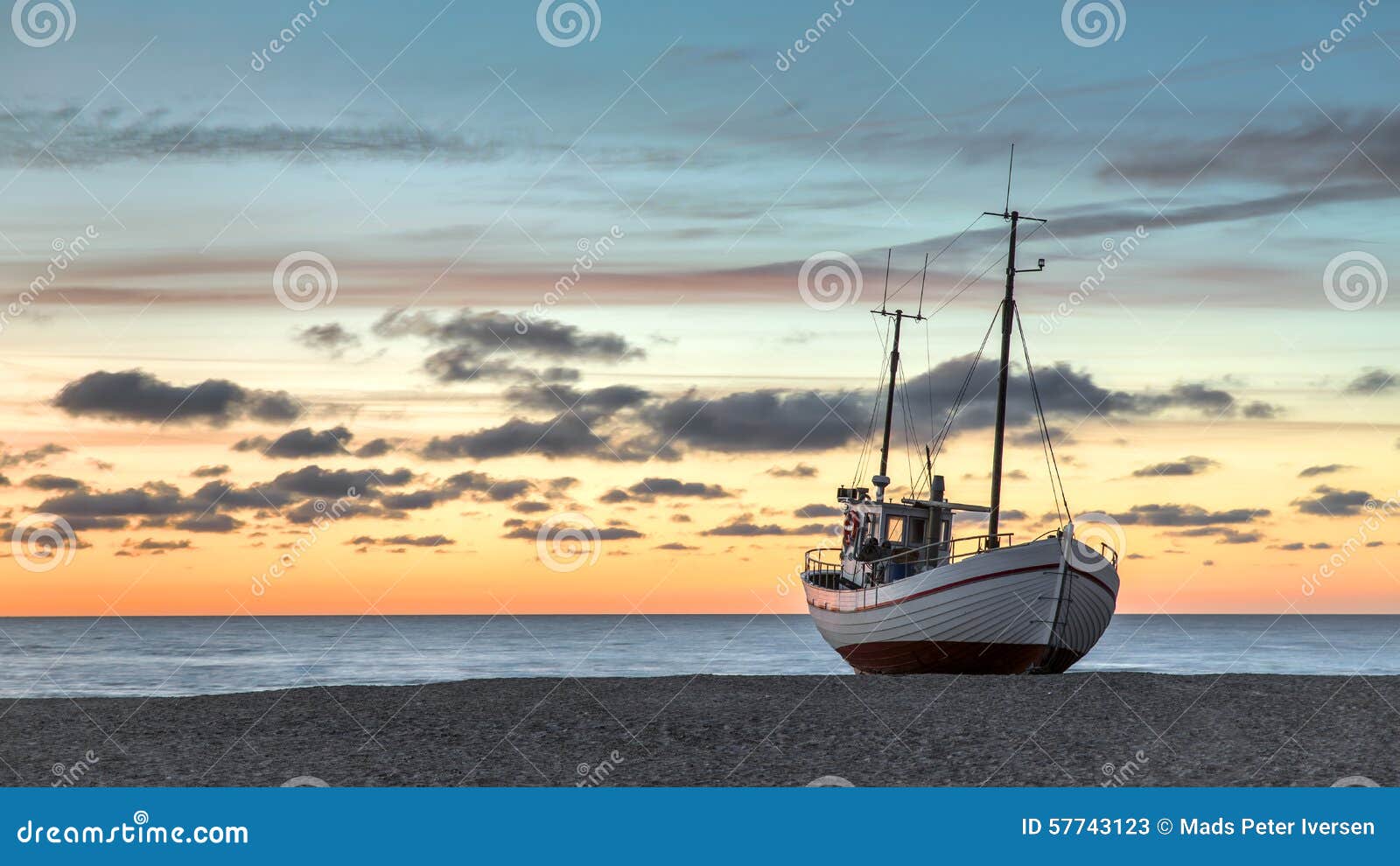 Klassieke vissersboot stock afbeelding. Image of klassiek - 57743123