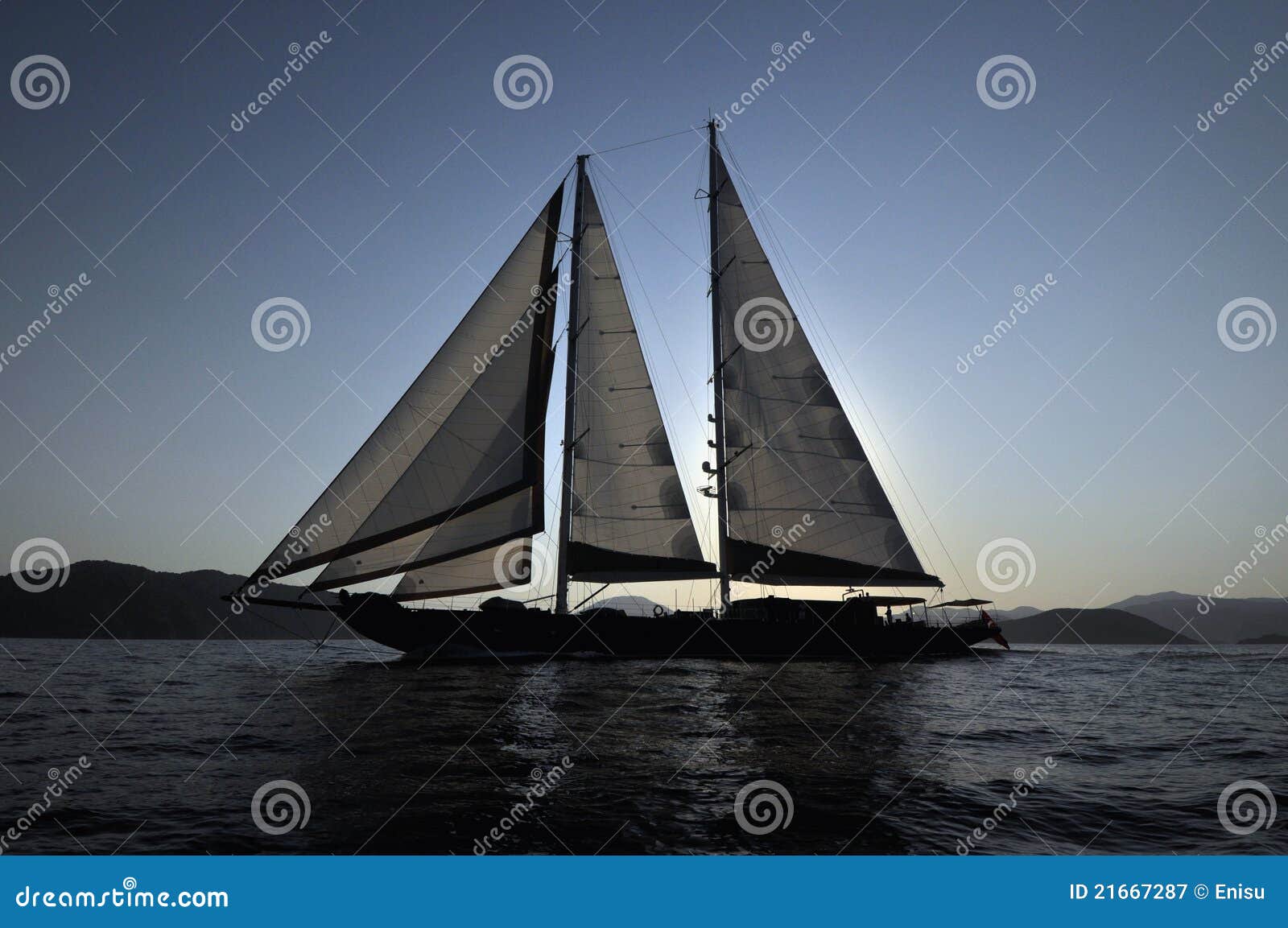 Klassieke zeilboot stock afbeelding. Image of tros, luxe - 21667287