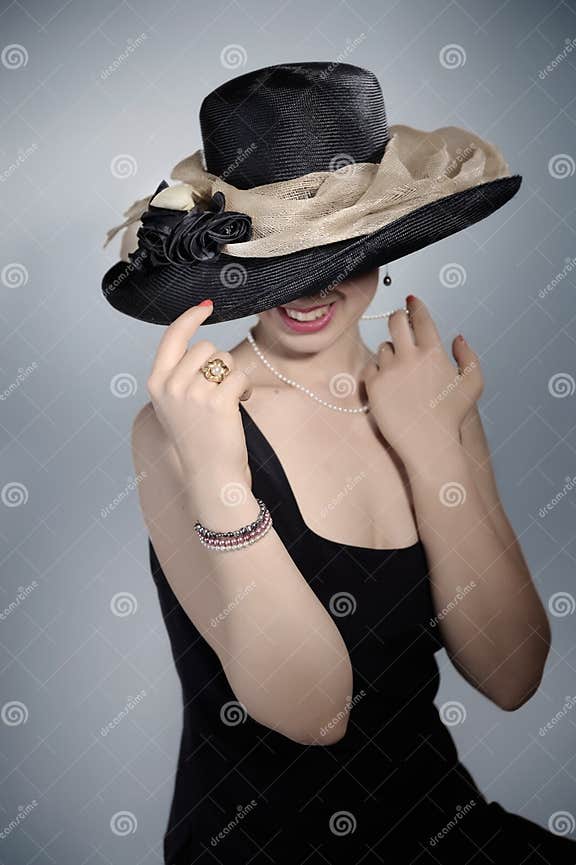 Klassischer schwarzer Hut stockfoto. Bild von schick - 19140380