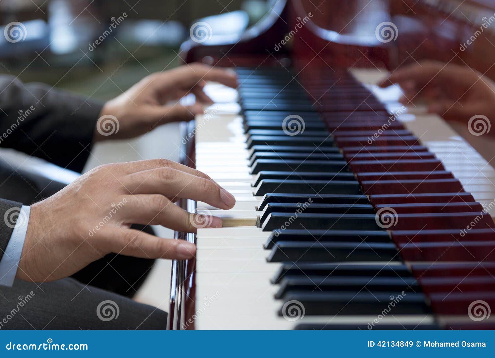 Klassisk pianomusik fotografering för bildbyråer. Bild av melodi - 42134849