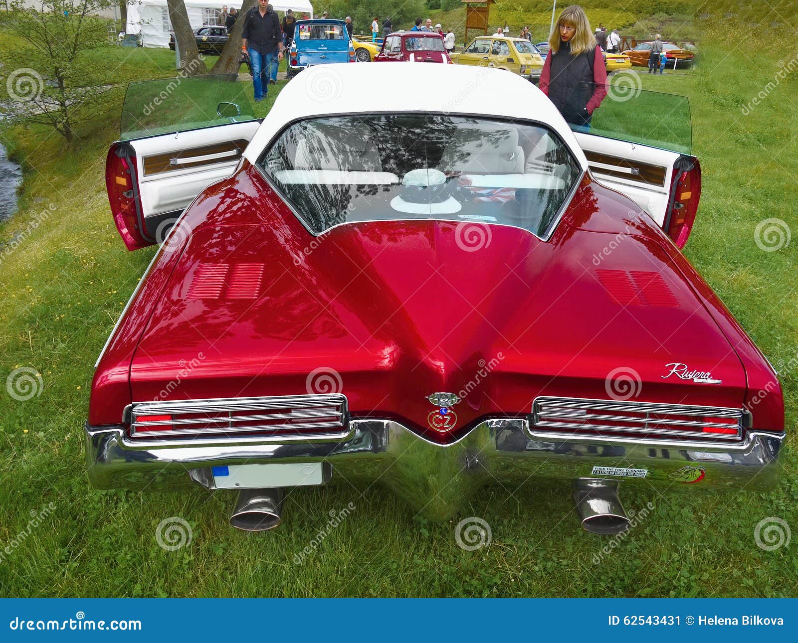 Klassiska Amerikanska Bilar Redaktionell Bild - Bild av prestigar, folk: 62543431