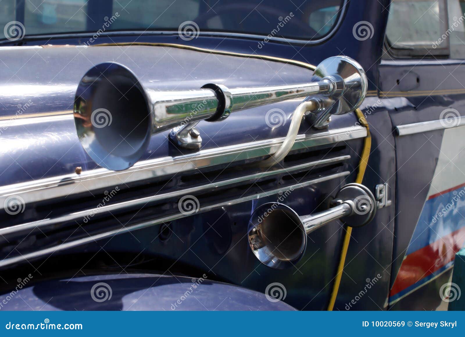 Klaxon. image stock. Image du objet, rétro, lumière, bleu - 10020569