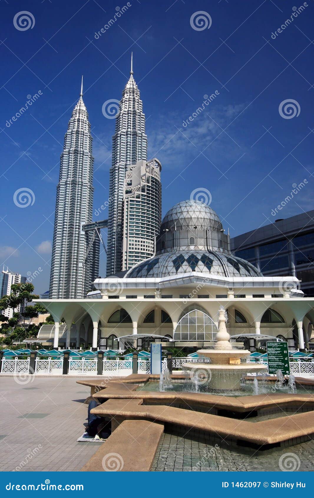 KLCC stock image. Image of mosque, architecture, attraction - 1462097