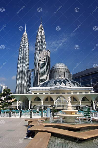 KLCC stock image. Image of mosque, architecture, attraction - 1462097