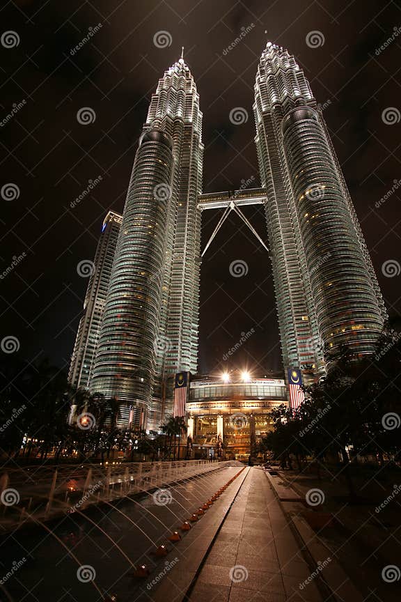 KLCC Night Scene stock image. Image of great, symbol, lumpur - 7204363