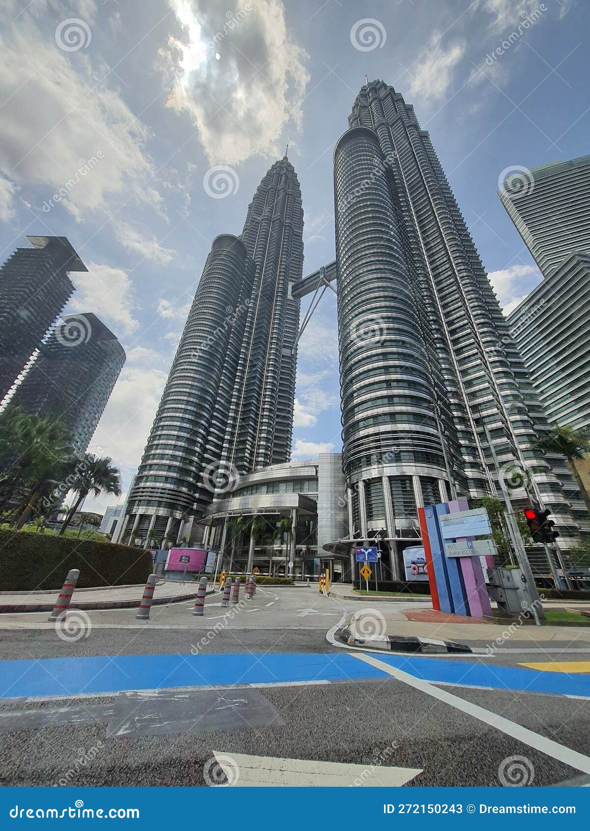 Klcc Twin Tower Royalty-Free Stock Photography | CartoonDealer.com ...