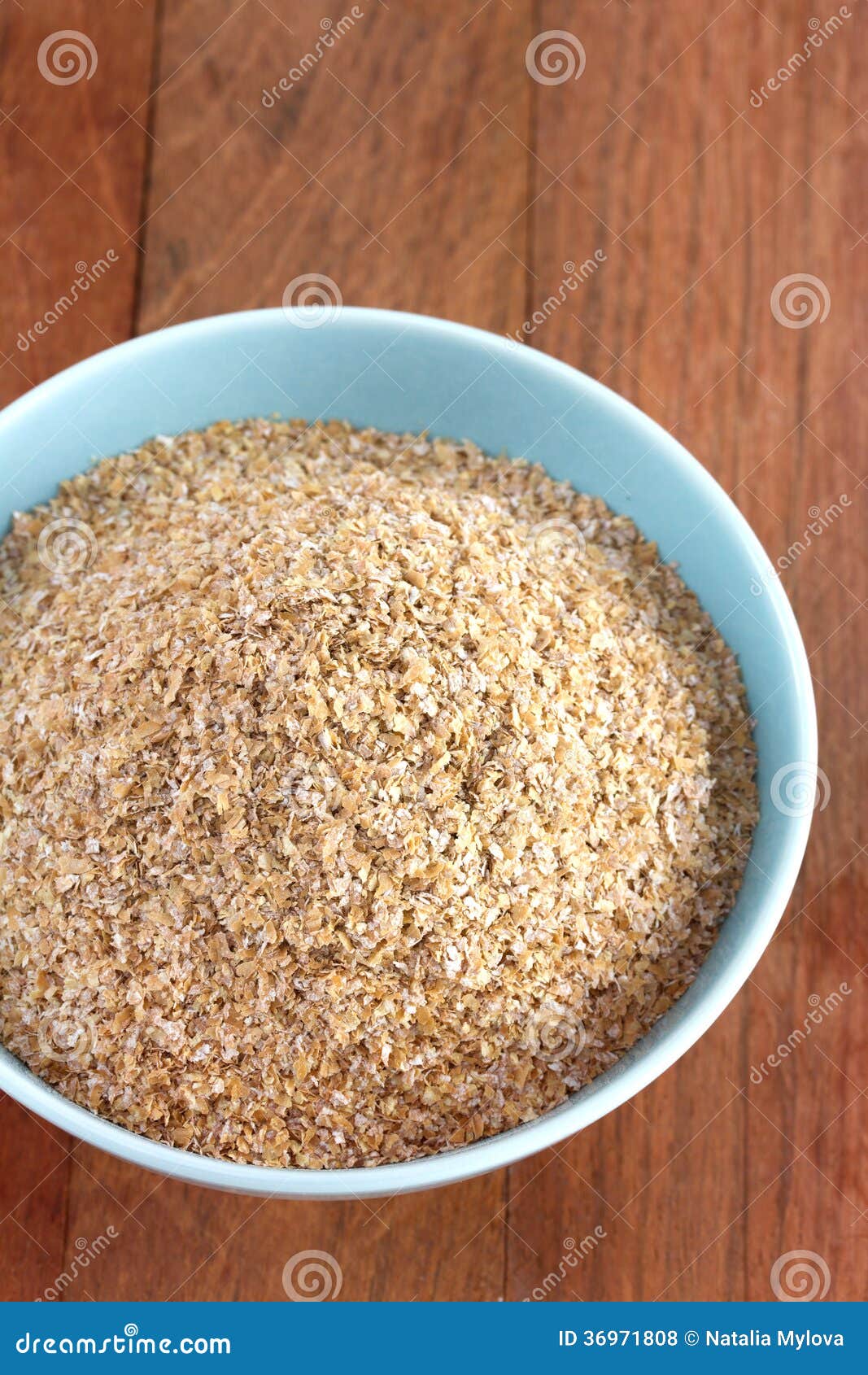 Kleie in der Schüssel stockfoto. Bild von faser, weizen - 36971808